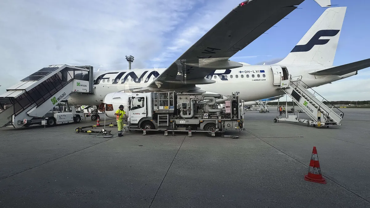 Finnair peruu kaikki lennot Tarttoon kesään asti – Syy gps-häirintä ...