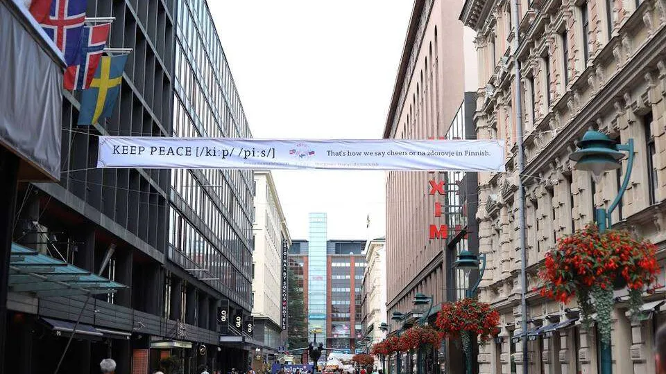 Hotel Kämpiltä viesti Trumpille ja Putinille: Kippis = Keep peace ...