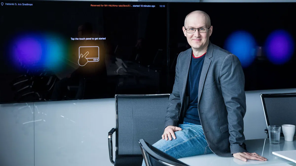 Työelämän liiallinen hehkutus ja pöhinä nolottaa, sanoo yritysjohtoa ...