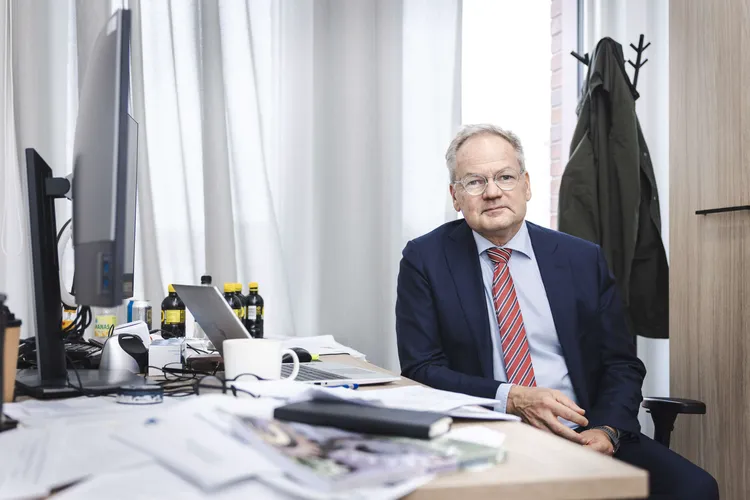Vesa Puttonen halusi nuorena nopeasti miljonääriksi – Nyt hän opettelee ...