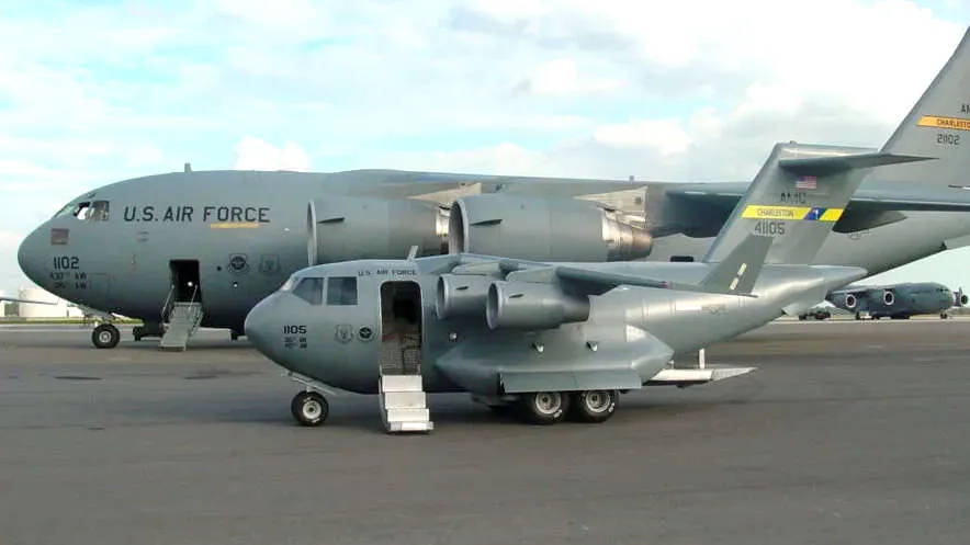 Tämä mini C-17 on varmasti USA:n ilmavoimien söpöin kuljetuskone ...