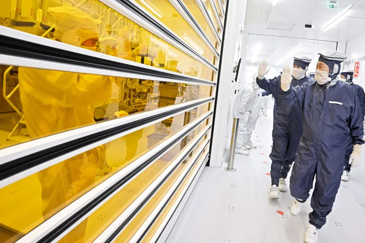 Euroykkönen ASML tykitti kovaan nousuun | Arvopaperi