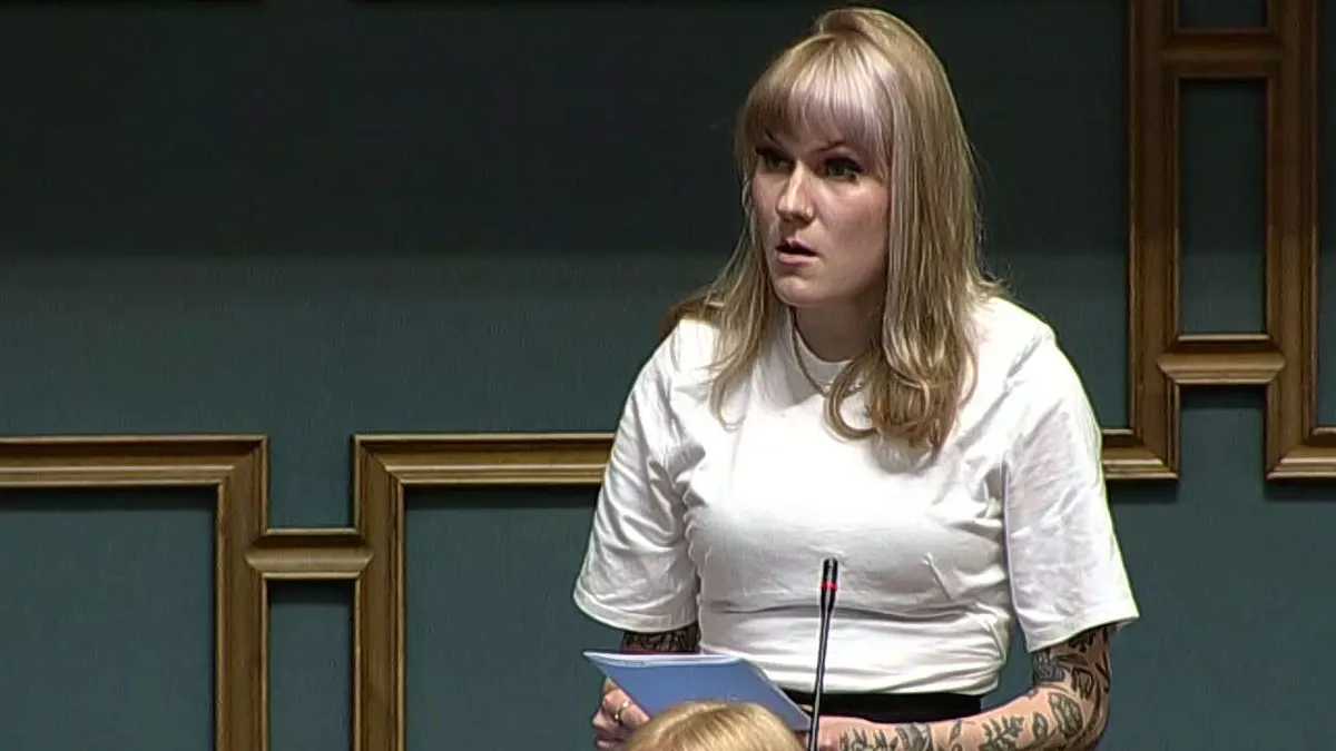 T-paita eduskunnassa: Nyt kansanedustaja Jessi Jokelainen kommentoi ...