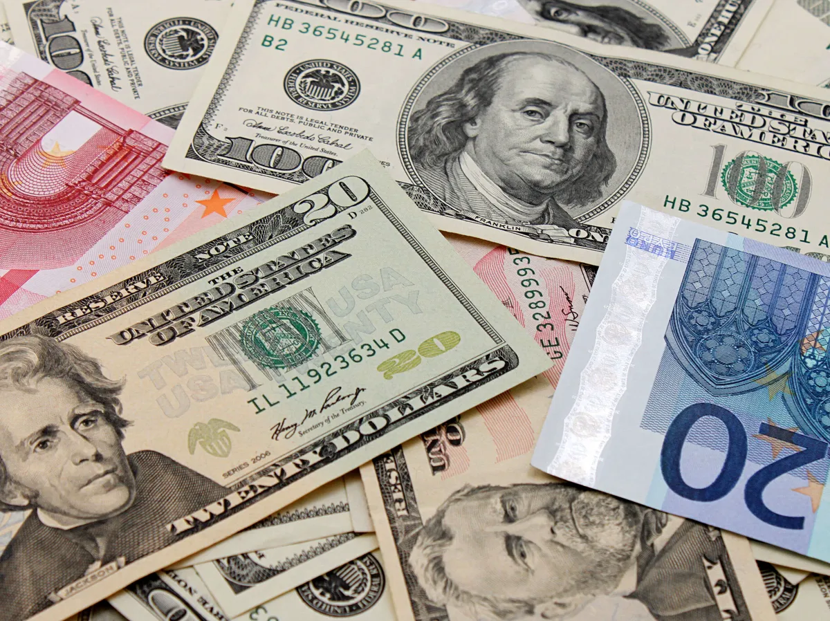 Euro Ja Dollari L hestyv t Pariteettia Ekonomisti Kertoo Mit Euron