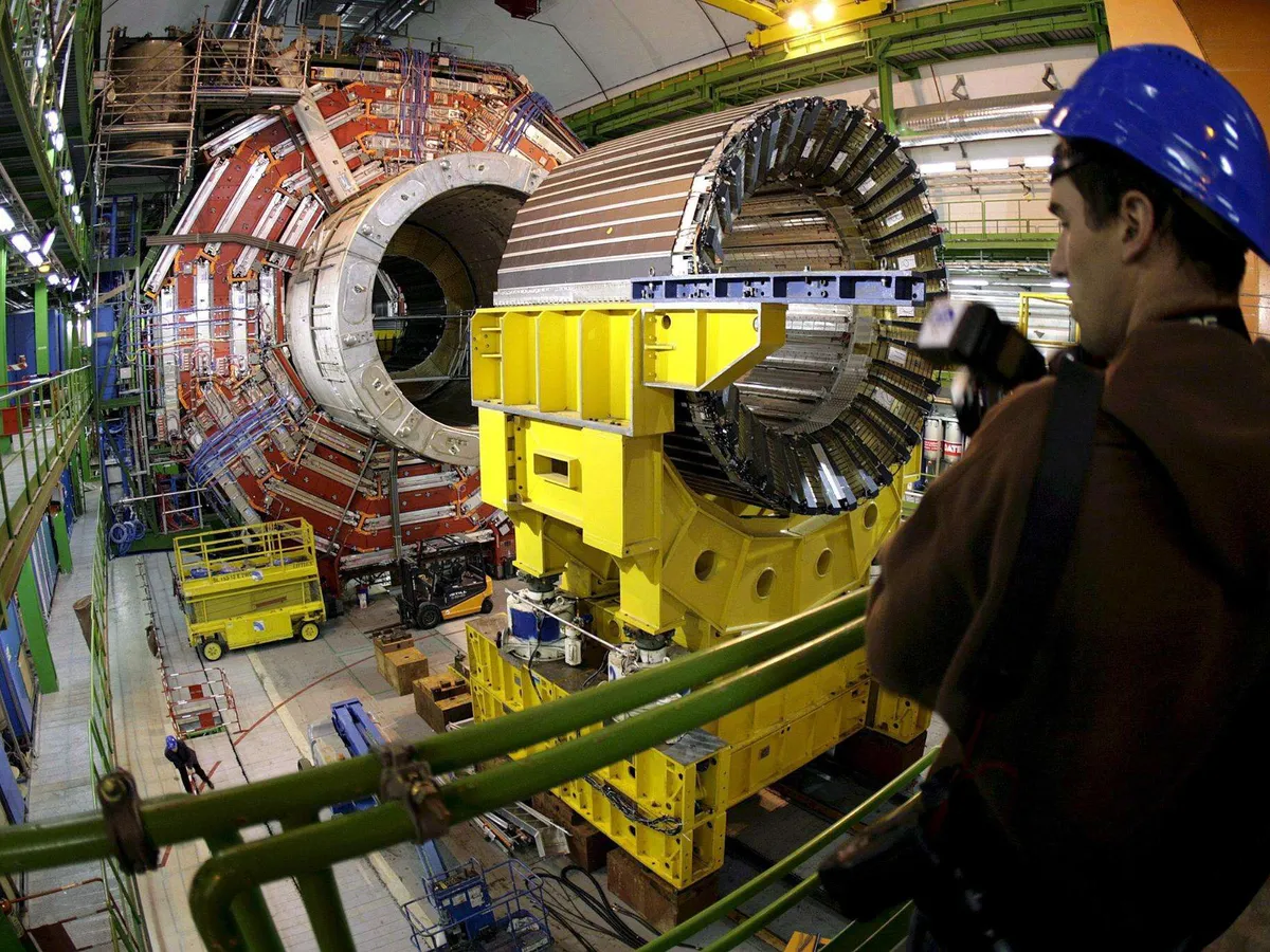 Kokeet mönkään jättikiihdyttimellä | Uusi Suomi