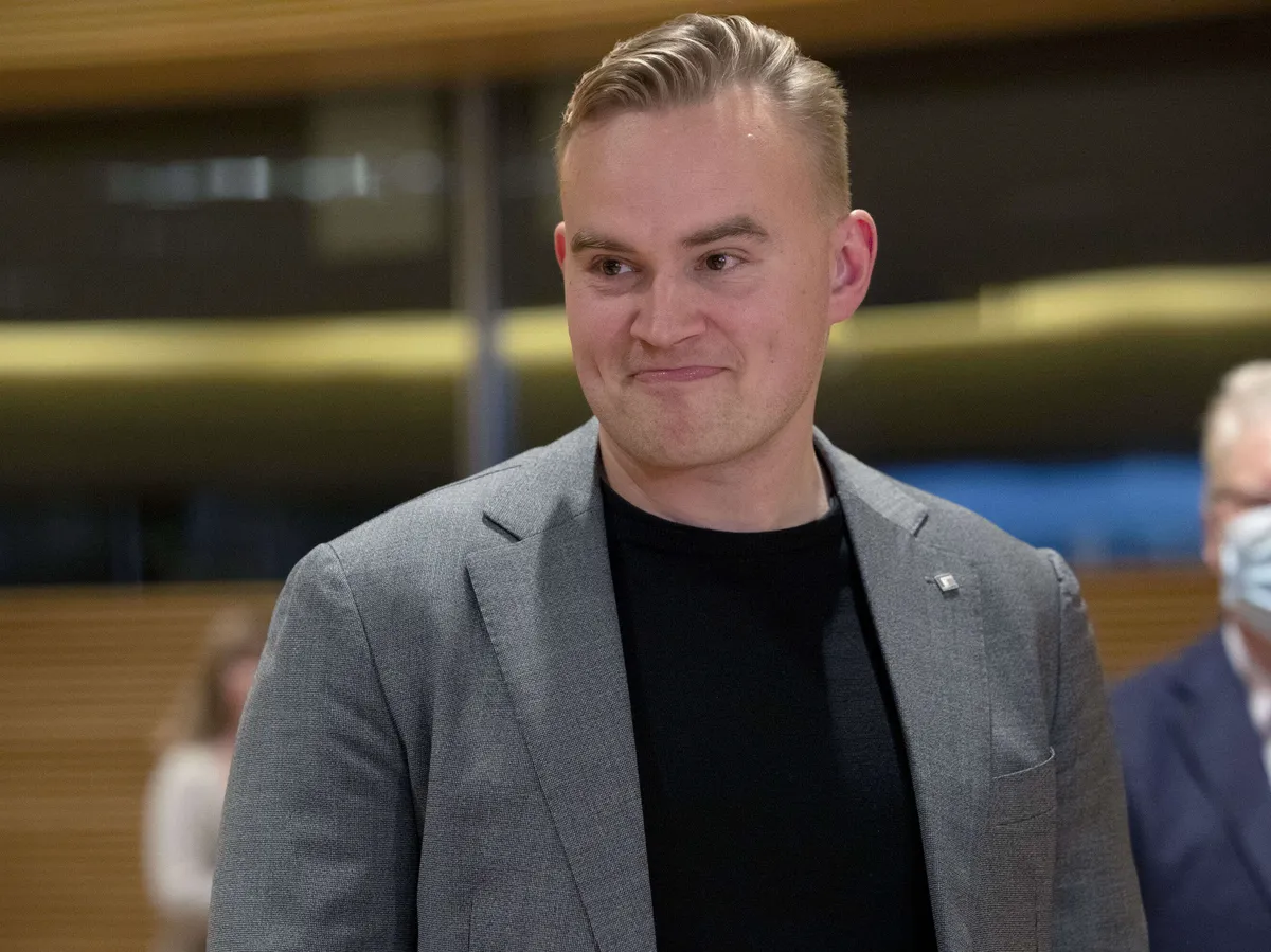 Miksi ”oikealle kallellaan oleva” Atte Harjanne jäi rannalle? Nyt ...