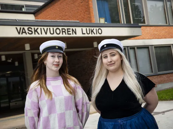 Kustomoidut ylioppilaslakit yleistyvät vauhdilla – ”Ajattelin koko ...