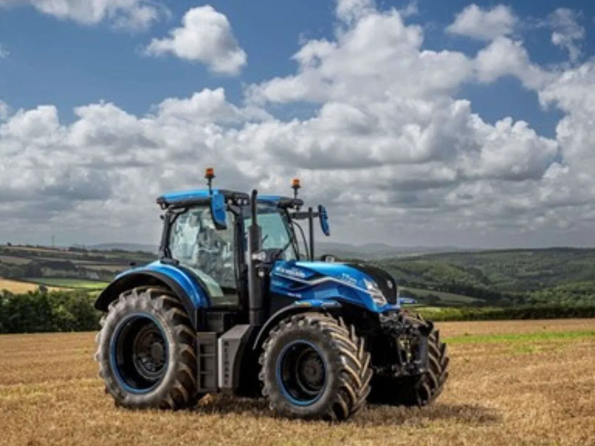 Tällainen on uusi nestemäisellä metaanilla kulkeva traktori – Saa tehonsa muun muassa lehmän ...