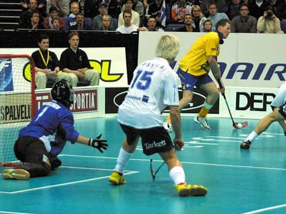 Salibandy ottaa jääkiekkoa kiinni | Uusi Suomi