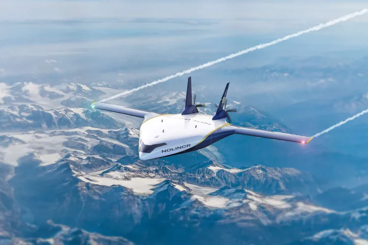 Pilotlöst fraktflygplan nära kommersiell trafik | Tekniikka&Talous